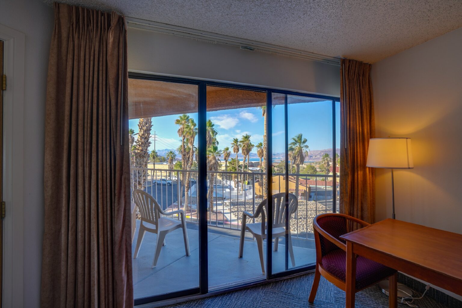 King Bed Lake View Room – LAKE MEAD INN